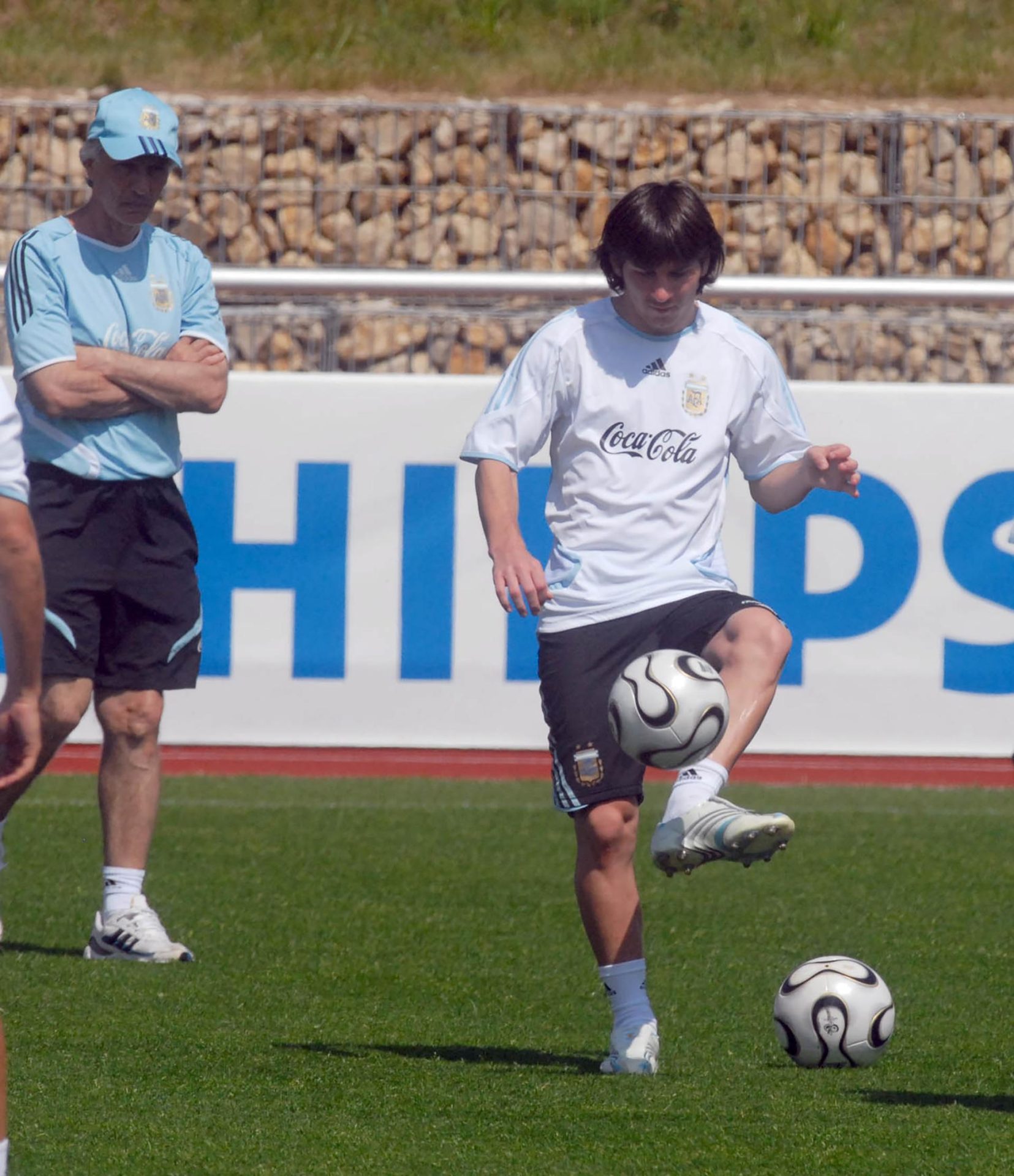 De galera y bastón: se filtraron los botines que Messi usaría en la Copa del Mundo - EL DEBATE